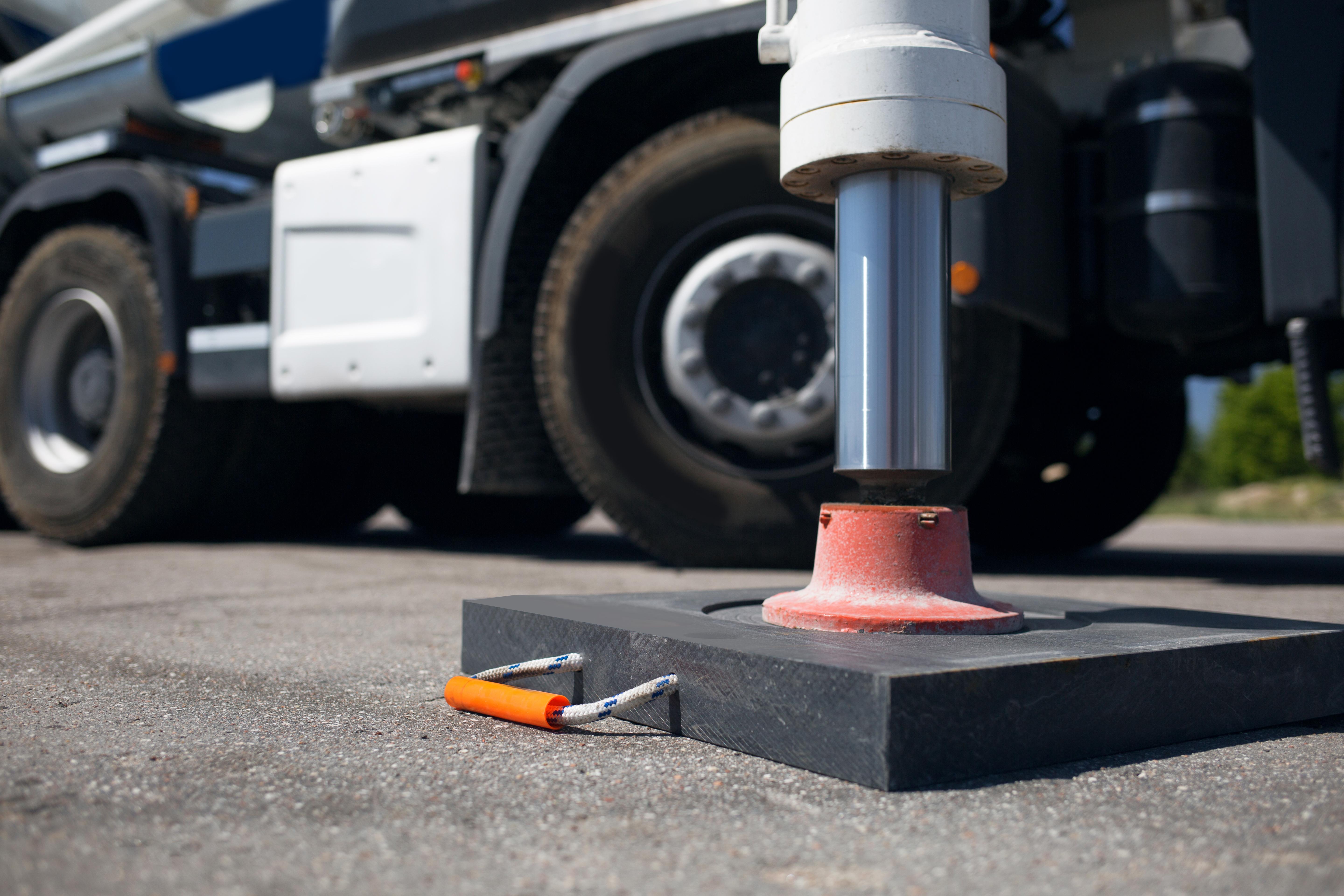 Outrigger Plates - Dotmar